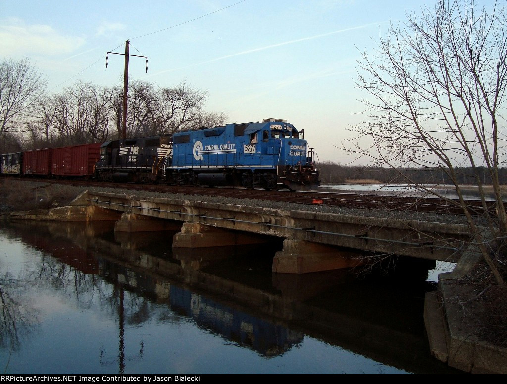 Conrail NS 5277 rolls over the South River Bridge